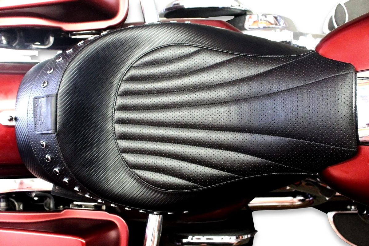 BAGGER/TOURING: SOLO SEATS CVO Premium Design