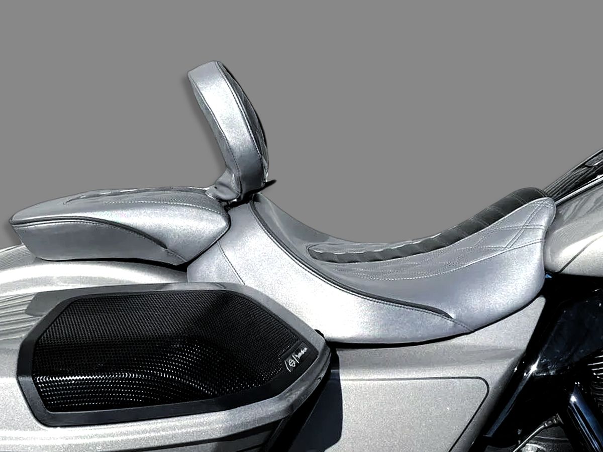 BAGGER/TOURING: SOLO SEATS CVO Designs