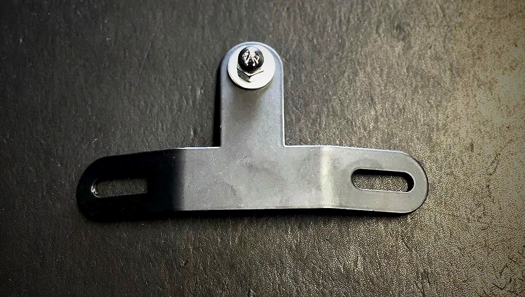 T-BRACKET: Solo Seat Hardware