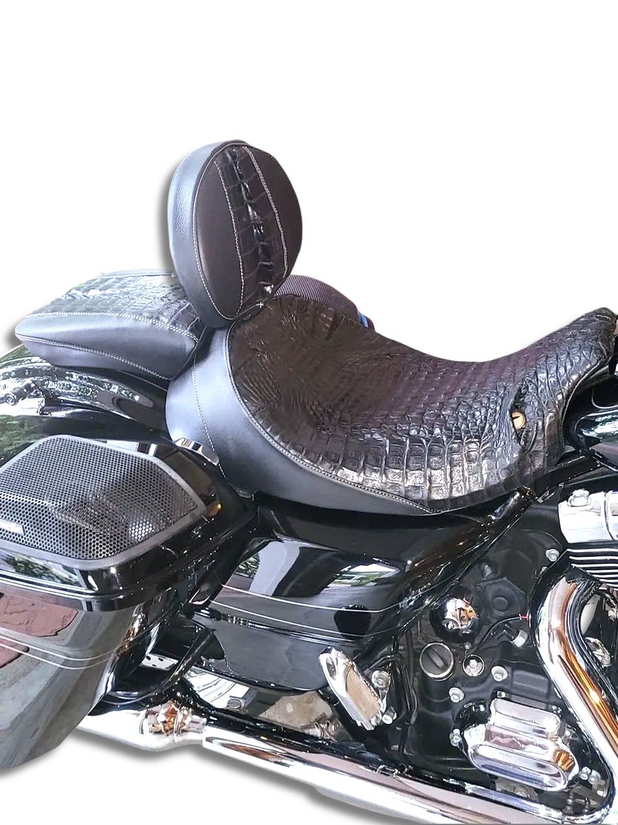 BAGGER/TOURING: SOLO SEATS Real Gator Leather