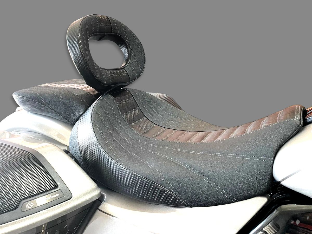 BAGGER/TOURING: SOLO SEATS Premium Designs