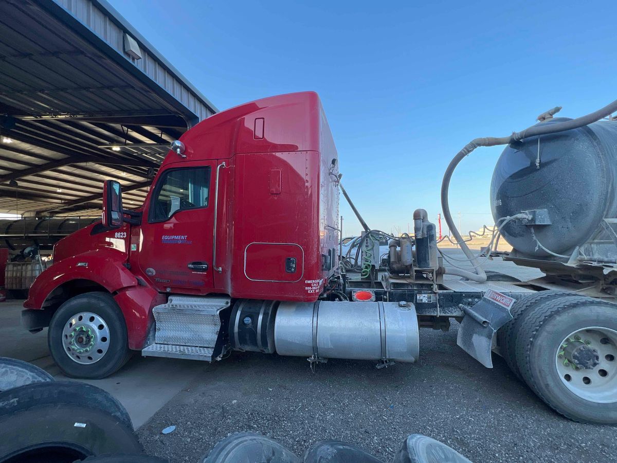 Tractor (Sleeper Cab)