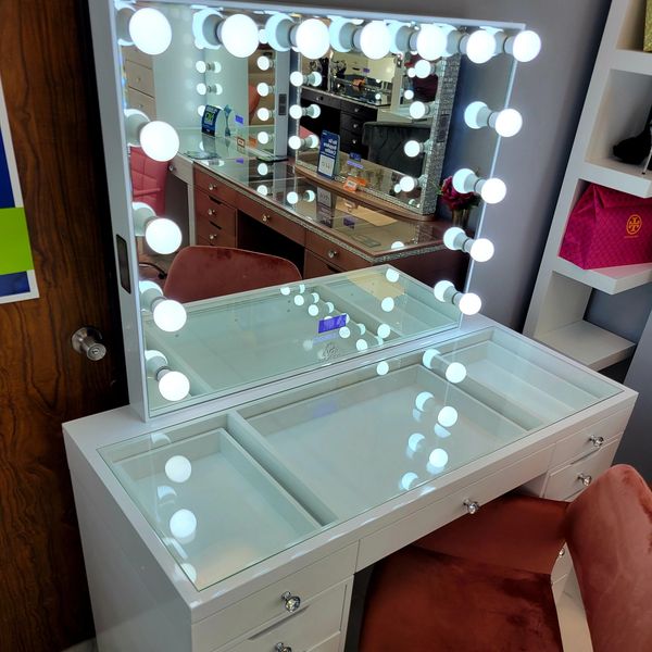 Vanity Dreams - Vanity Tables and Mirrors