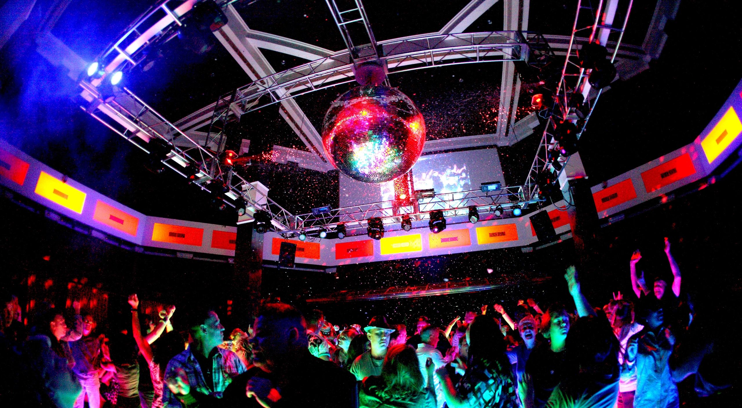 Travis Bell Retro DJ - Magic Mirror Photo Booth, Photo Booth Rental ...