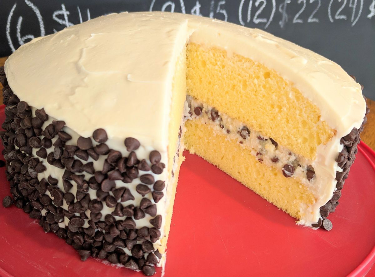 whole cannoli cake (9 inch round)