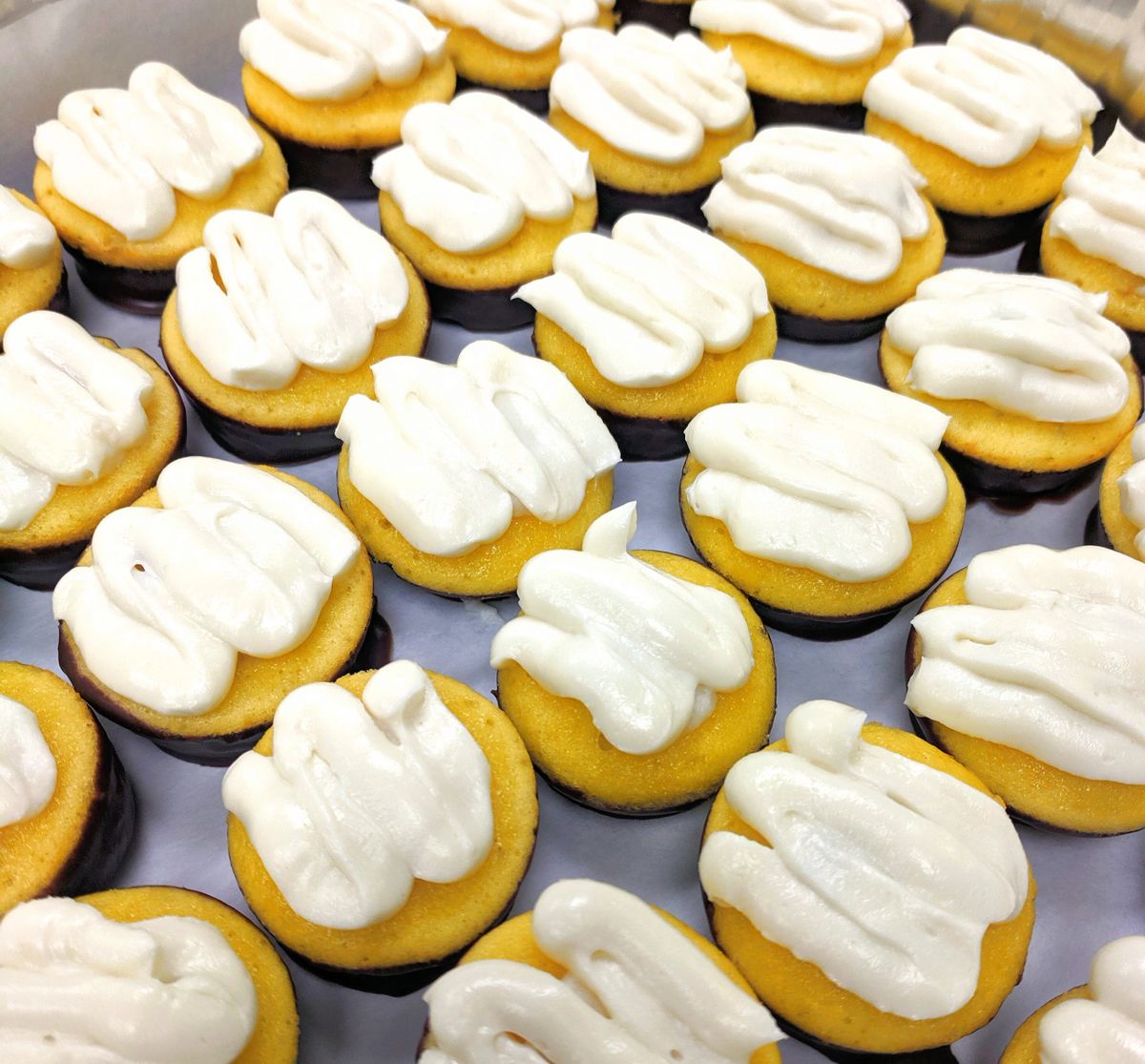cannoli cake bites