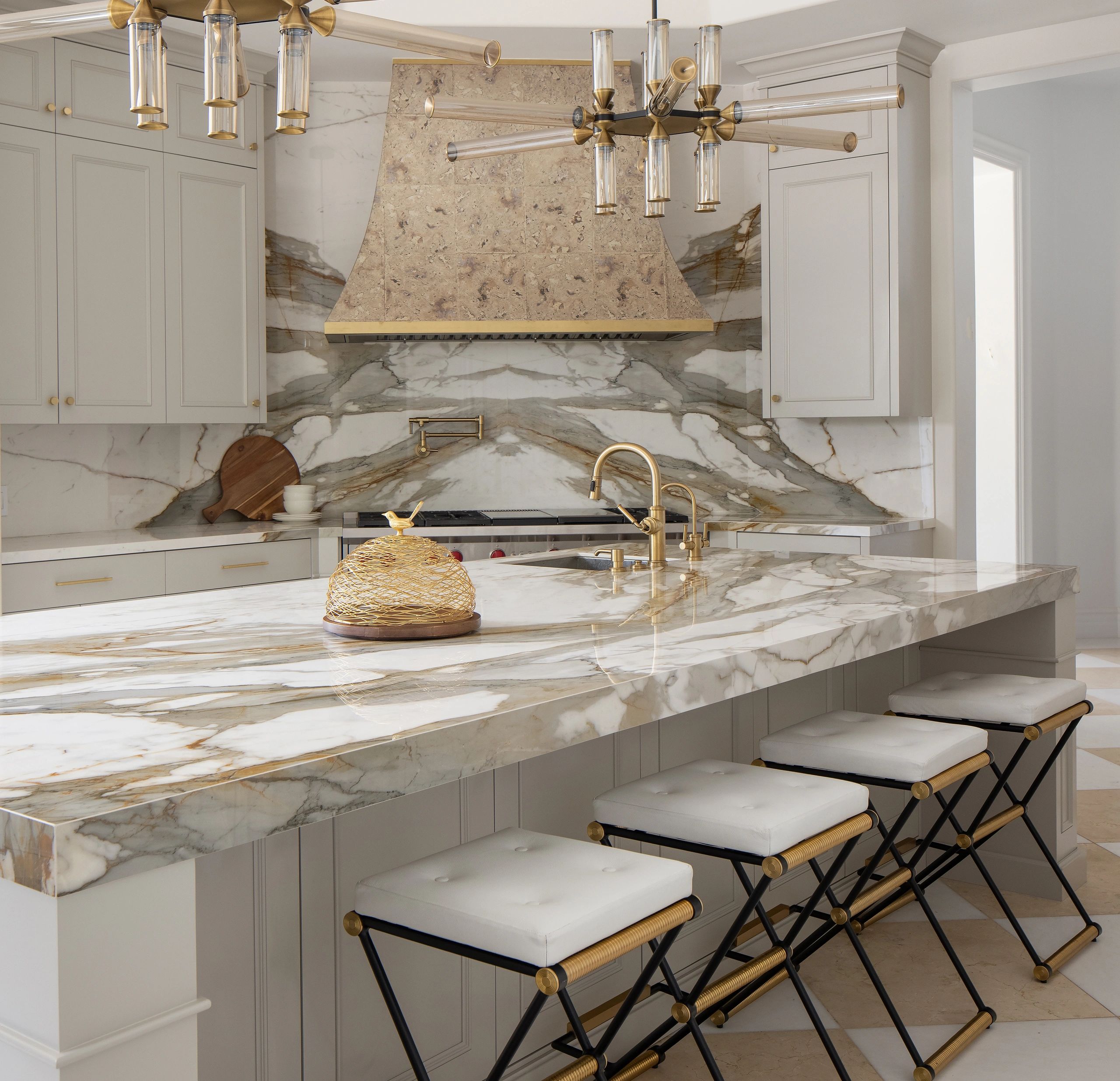 Calacatta Macchia Vecchia Porcelain Slab Kitchen and Backsplash