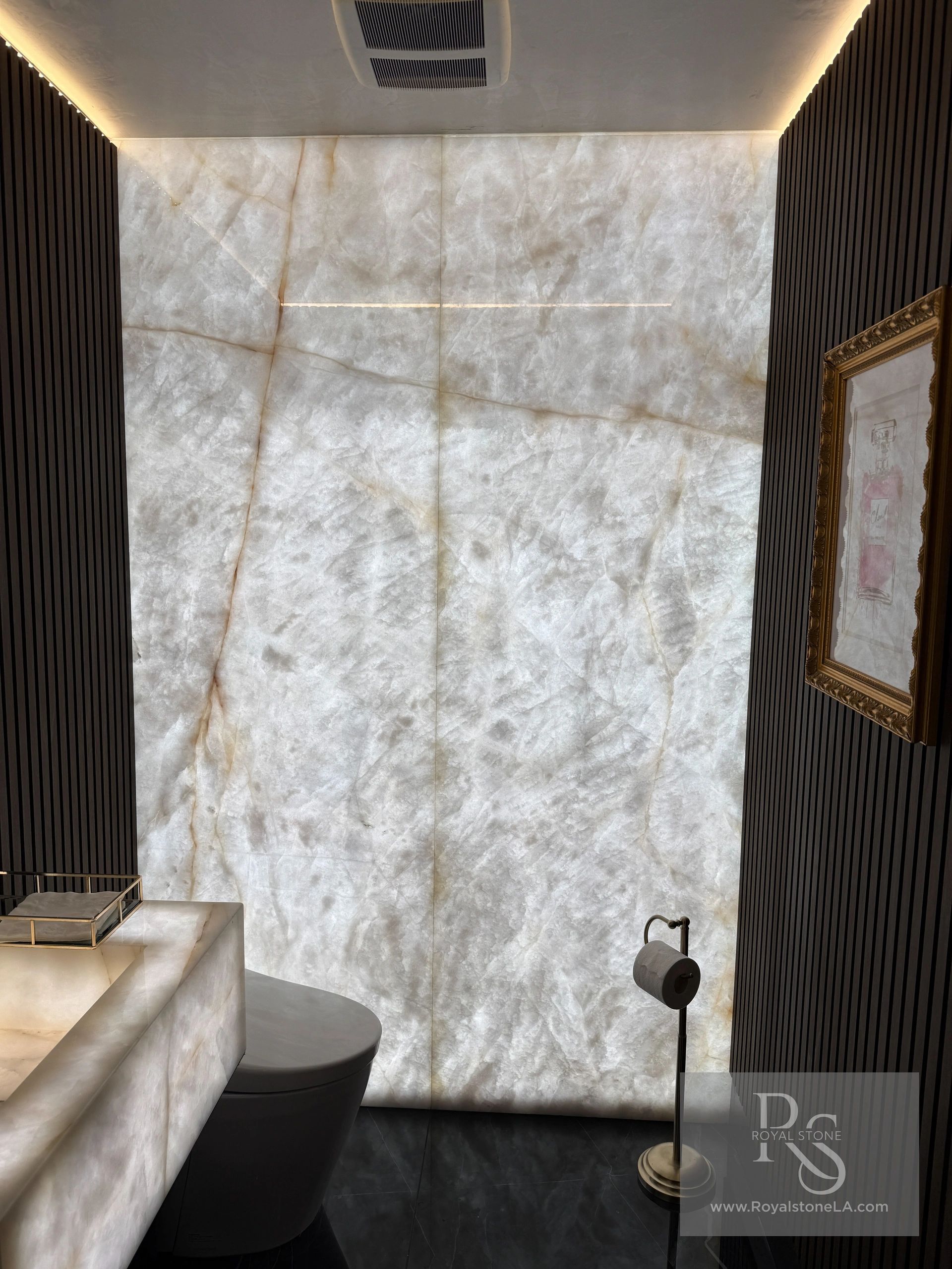 Characteristics of Cristallo Light Quartzite Slabs from Royal