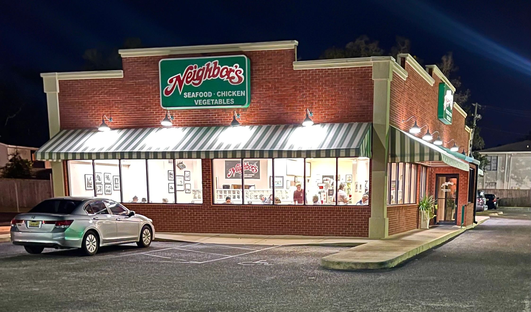 Delicious Seafood/Chicken Restaurant | Neighbors Restaurant