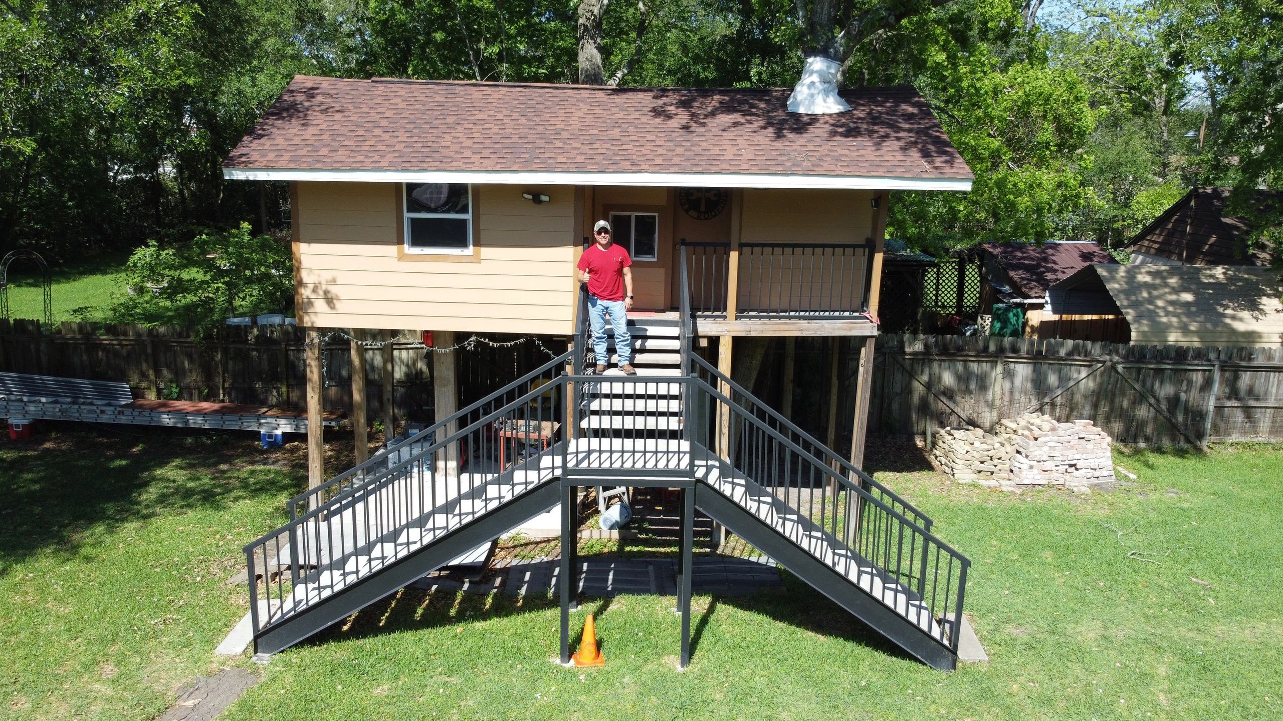 Construction Company - Right Hand Roofing