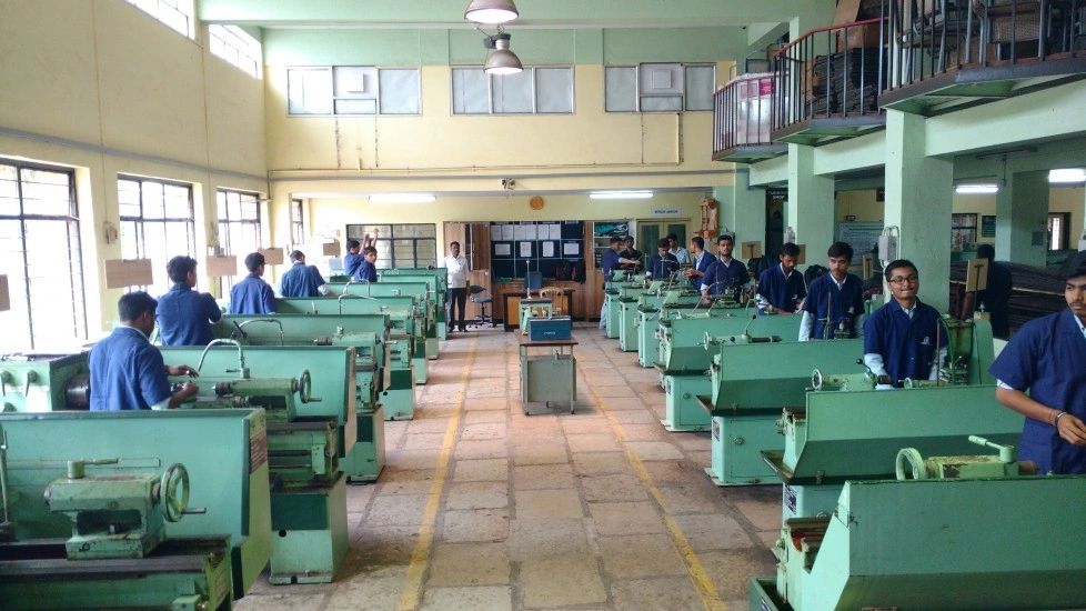 indianmachinesuppliers.com