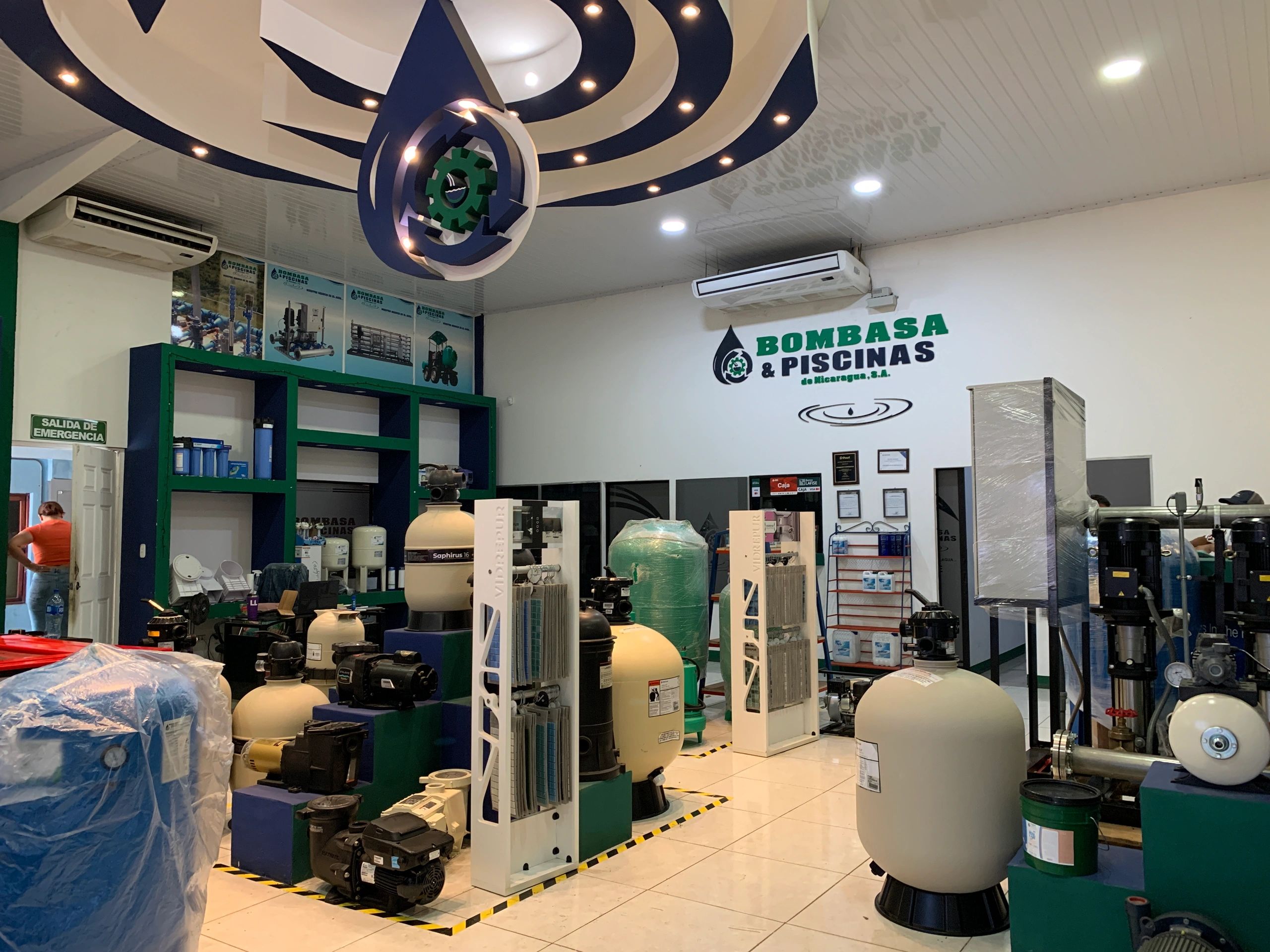 Bombasa y Piscinas de Nicaragua - Bombasa, Piscinas