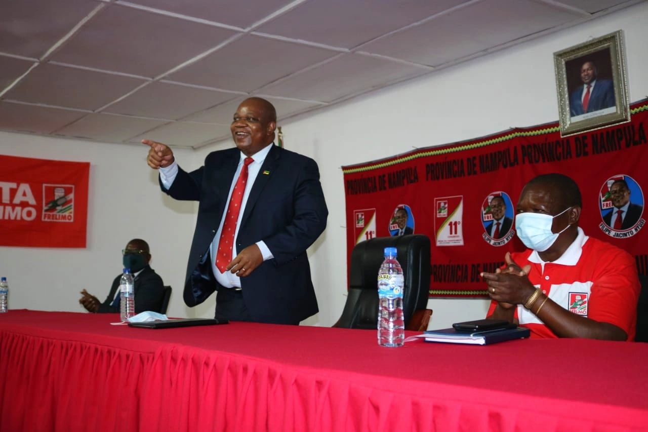 Administrador do Distrito de Ribáuè interage com membros