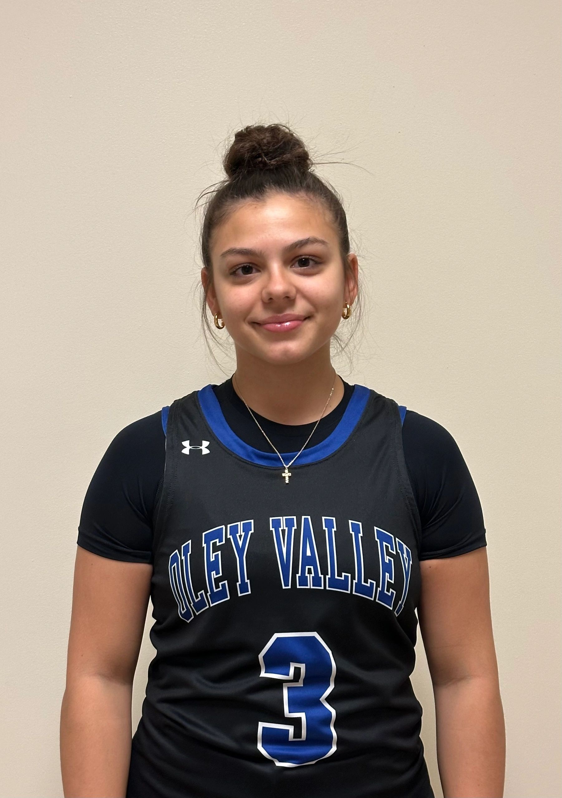 Lynx Seniors Lead Team to Victory Over Hawks