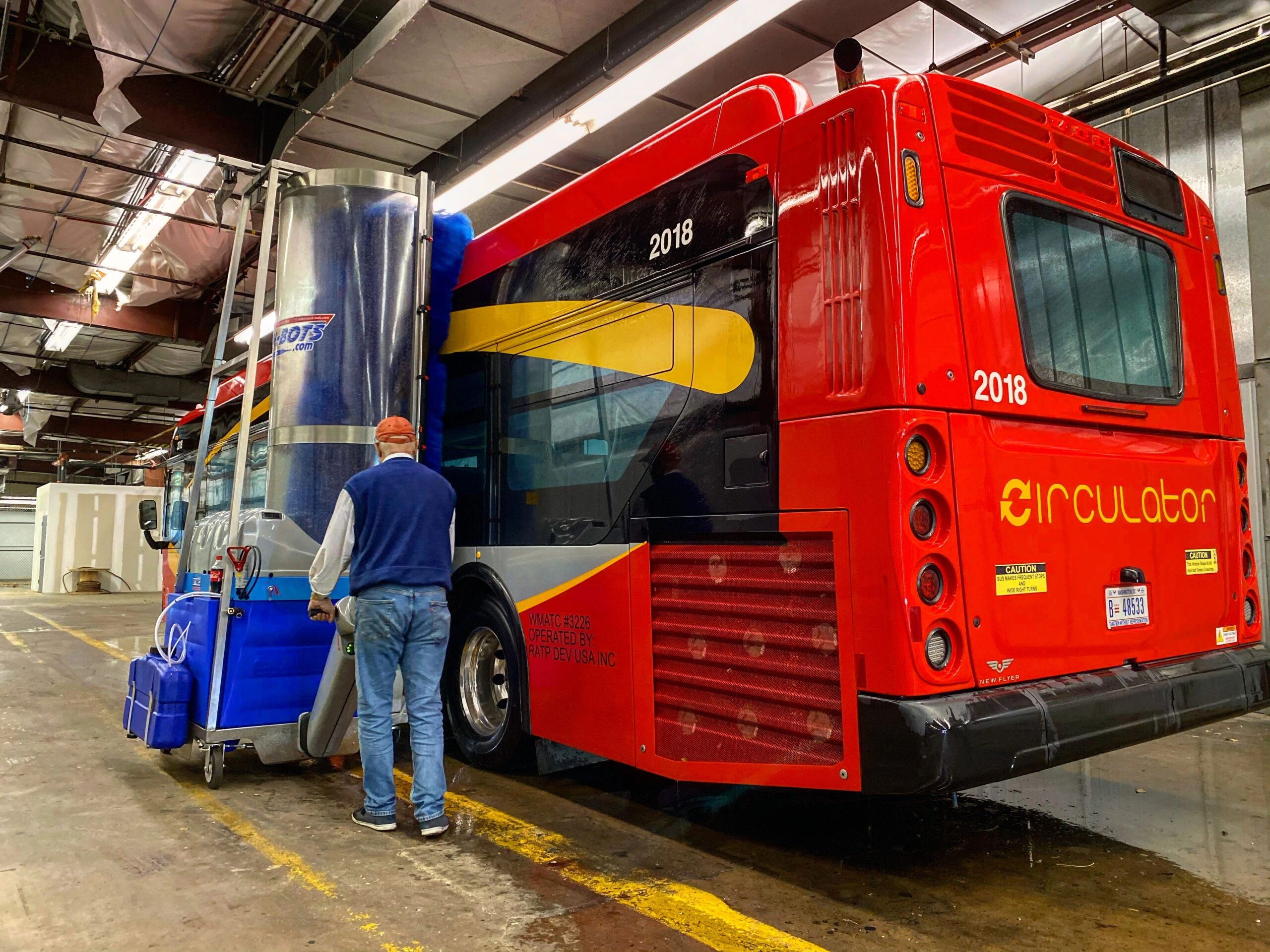 RATP GROUP BUYS 2 BUS WASH-BOTS