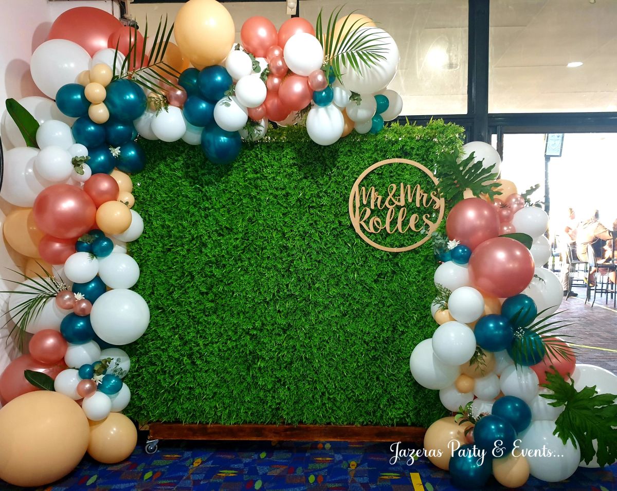 Organic Balloon Garland on Free standing Greenery Wall (Greenery wall ...