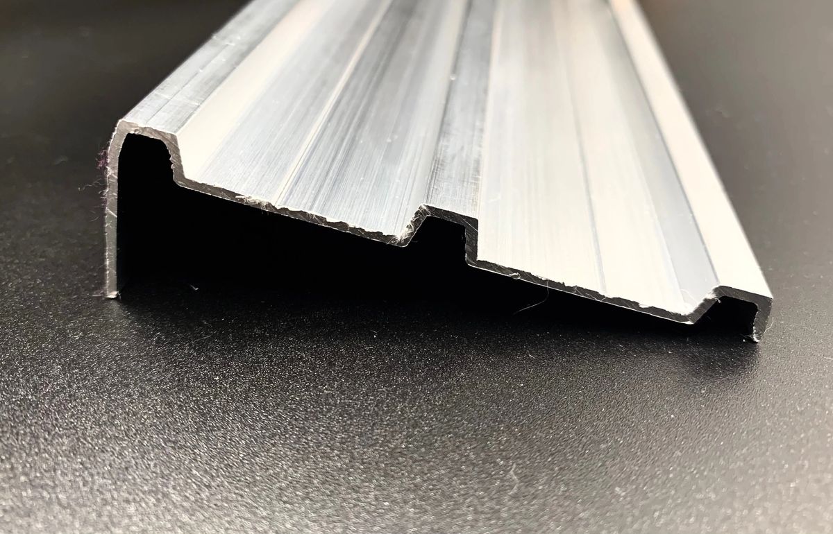 3" Flat Molding Mill Finish with Lip