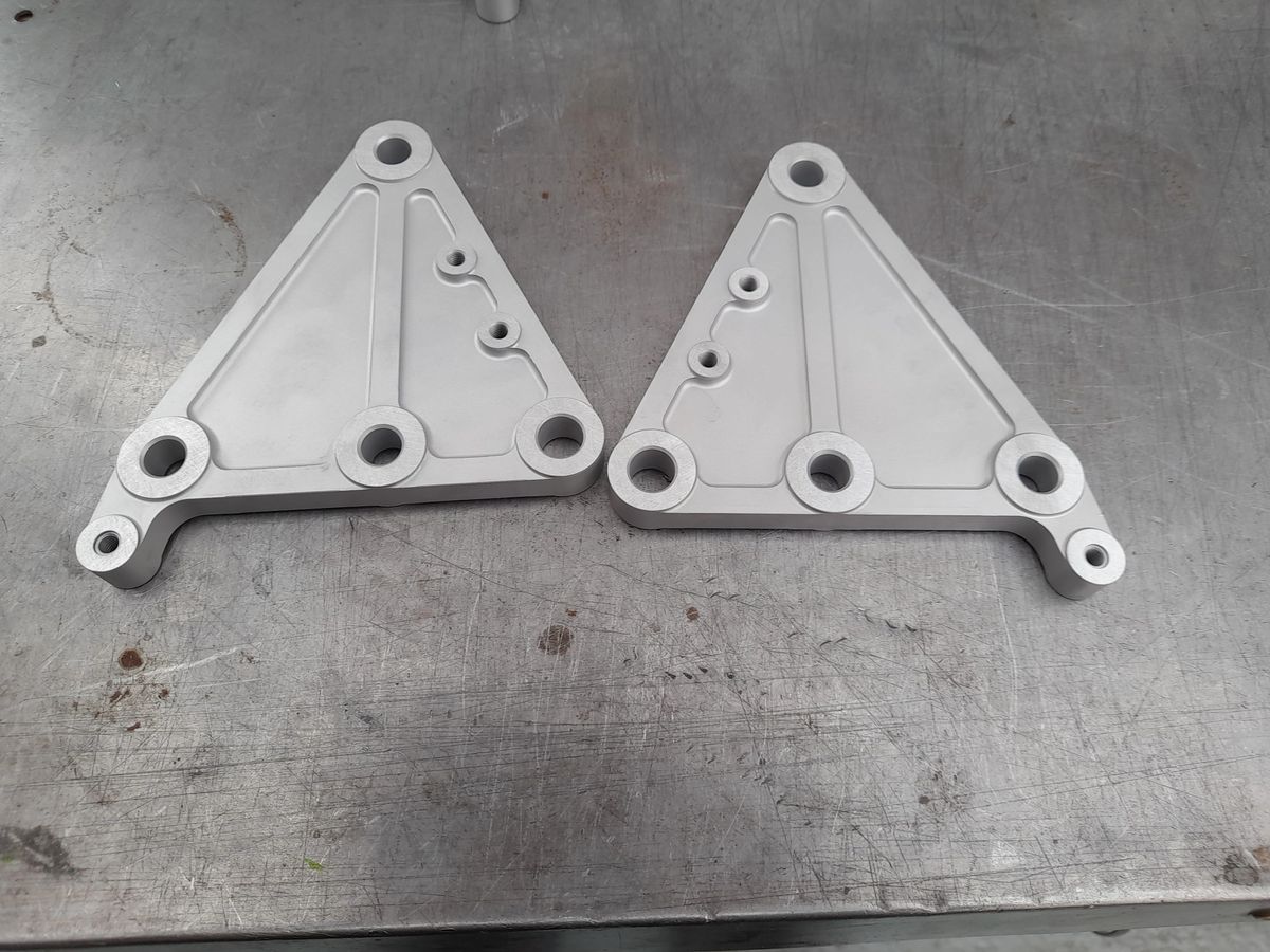 OW-01 REPRODUCTION BILLET ENGINE MOUNTING PLATES (PAIR)