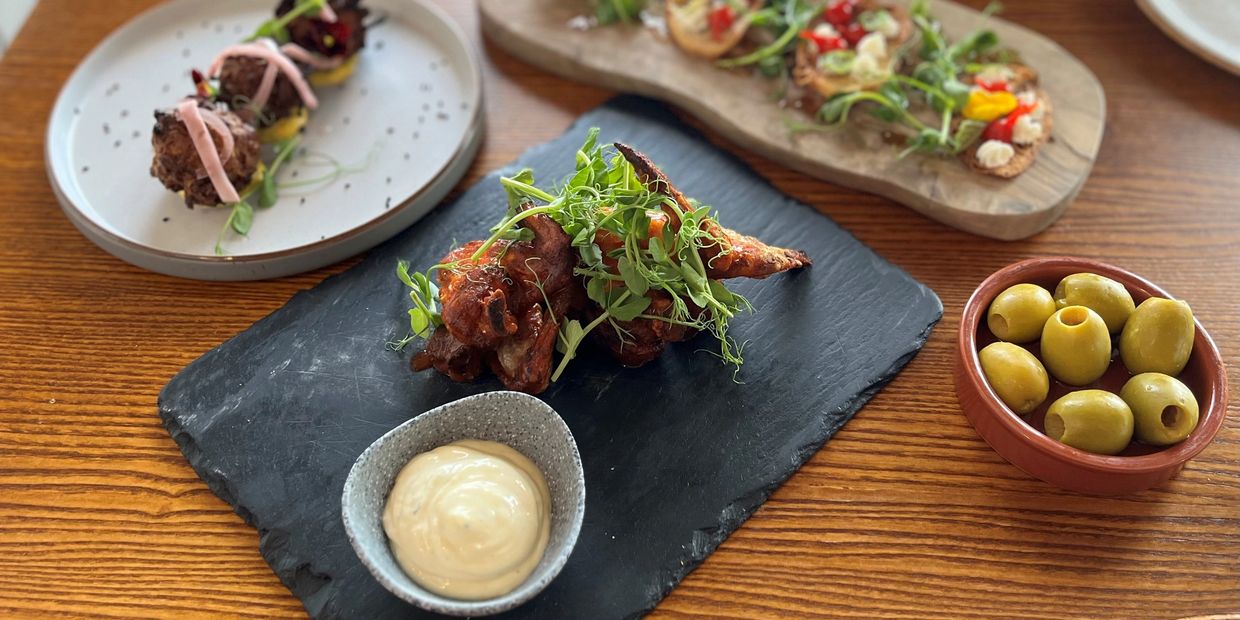 The General Elliot - Fine Dining, Great Food, Well-Stocked Bar, Pub and ...