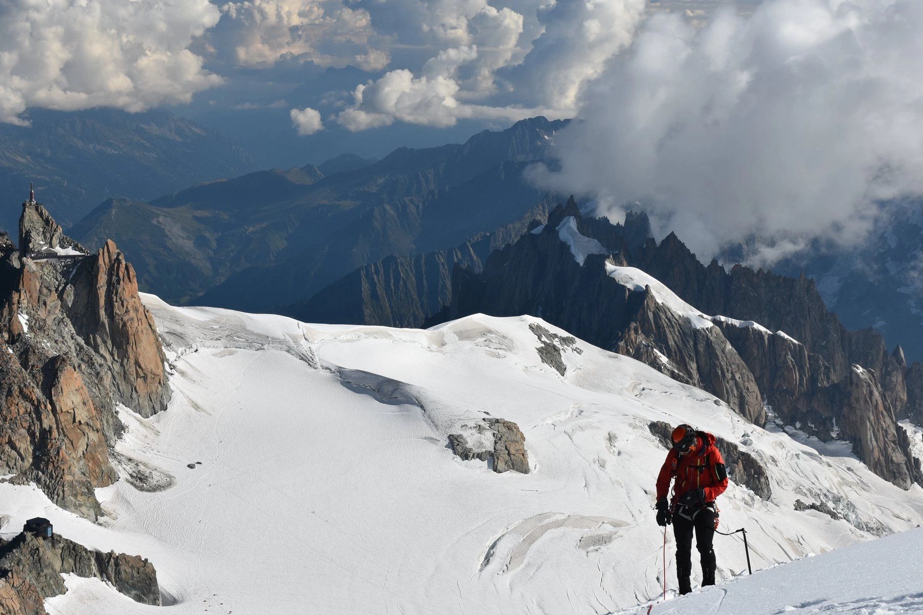 Active wear-Dynamics