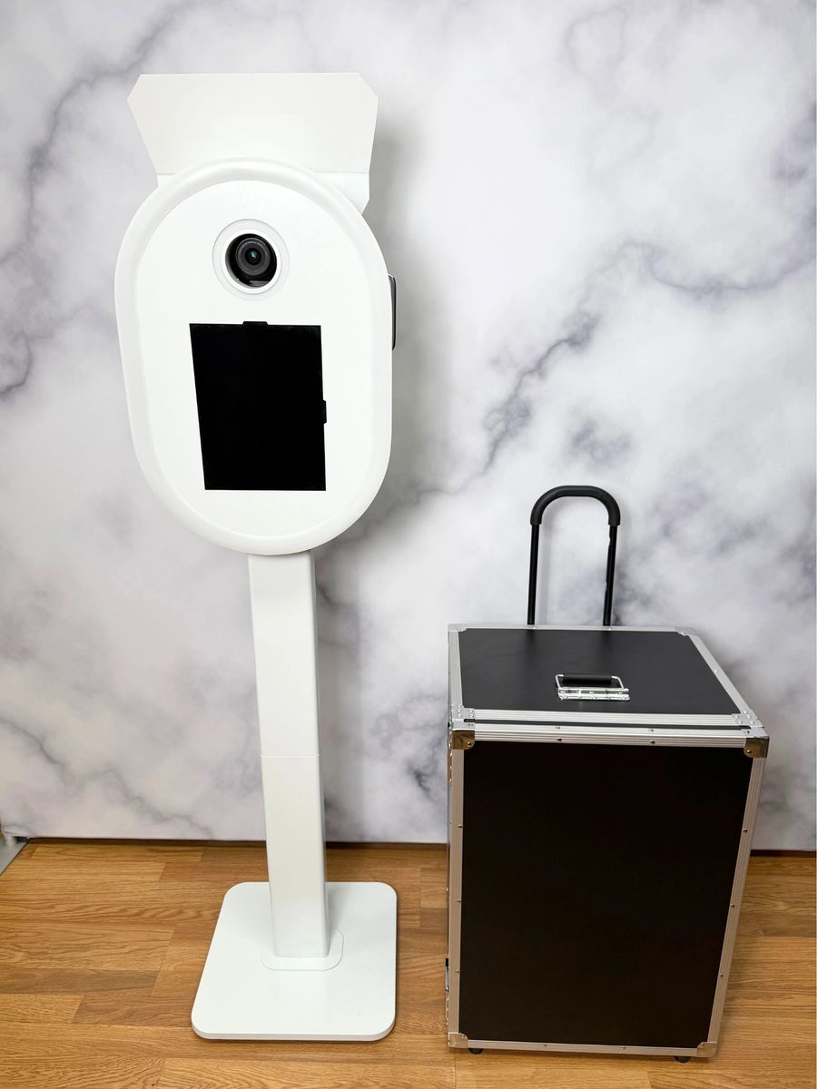 The Cloud Booth with Travel Case- iPad DSLR Photo Booth