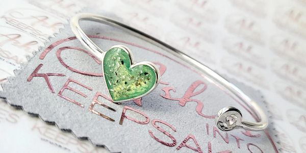 Ashes Into Keepsakes - Cremation Jewellery, Memorial Ashes Jewellery