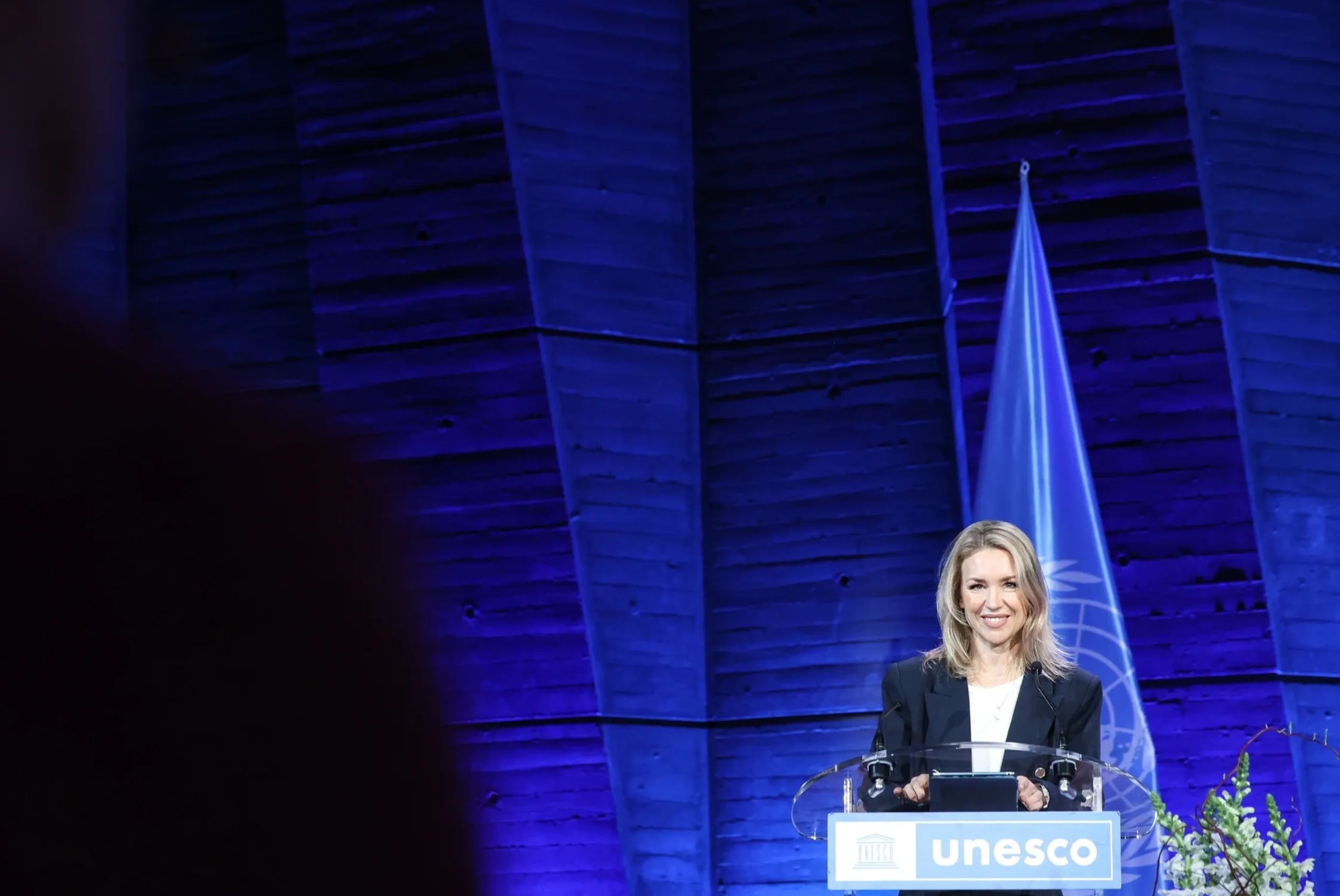 Hayley Edmonds - Corporate Moderator, Event Host, Bilingual Journalist