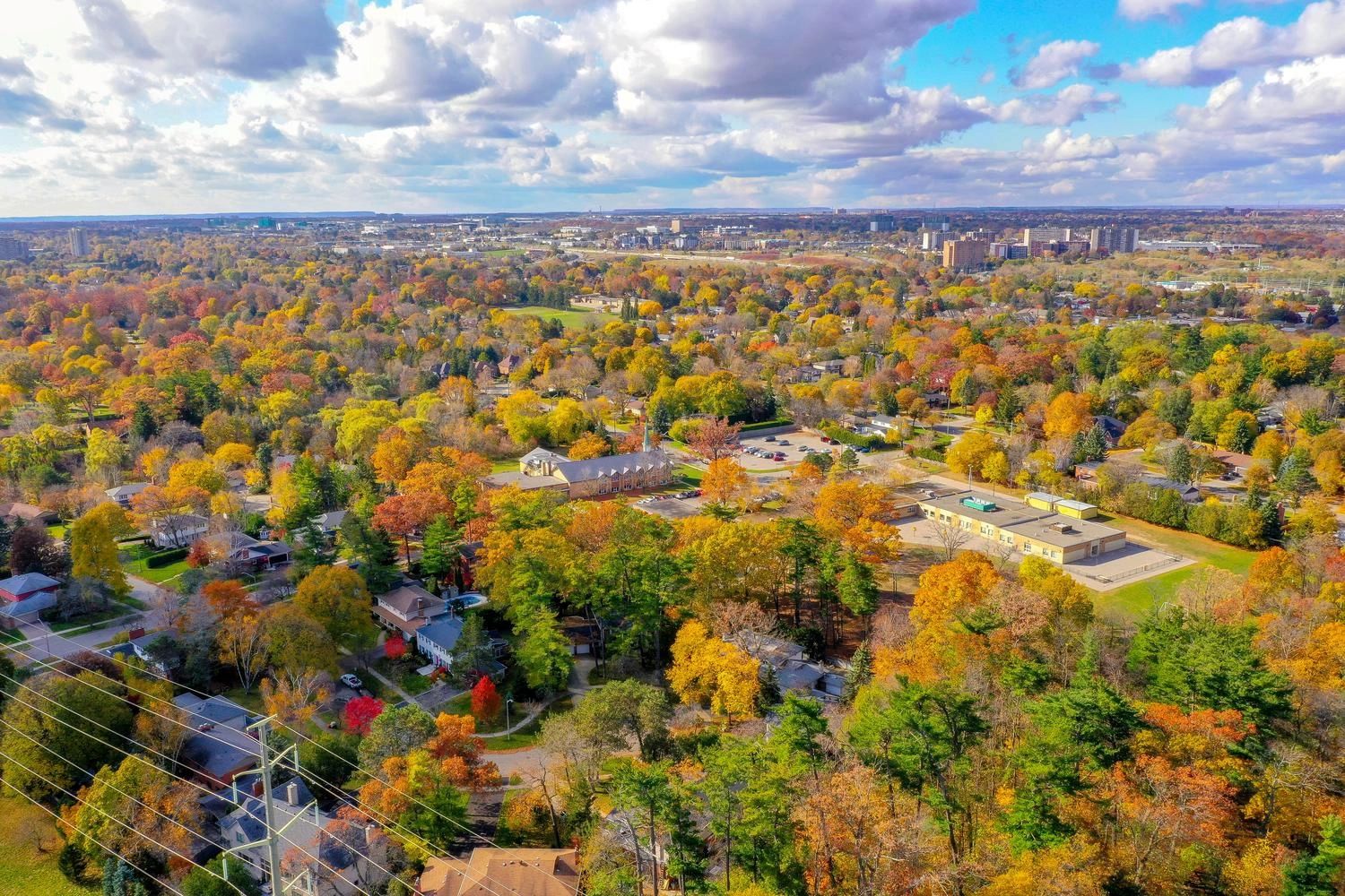 Lorne Park: A Hidden Gem of Luxury Living and Green Spaces