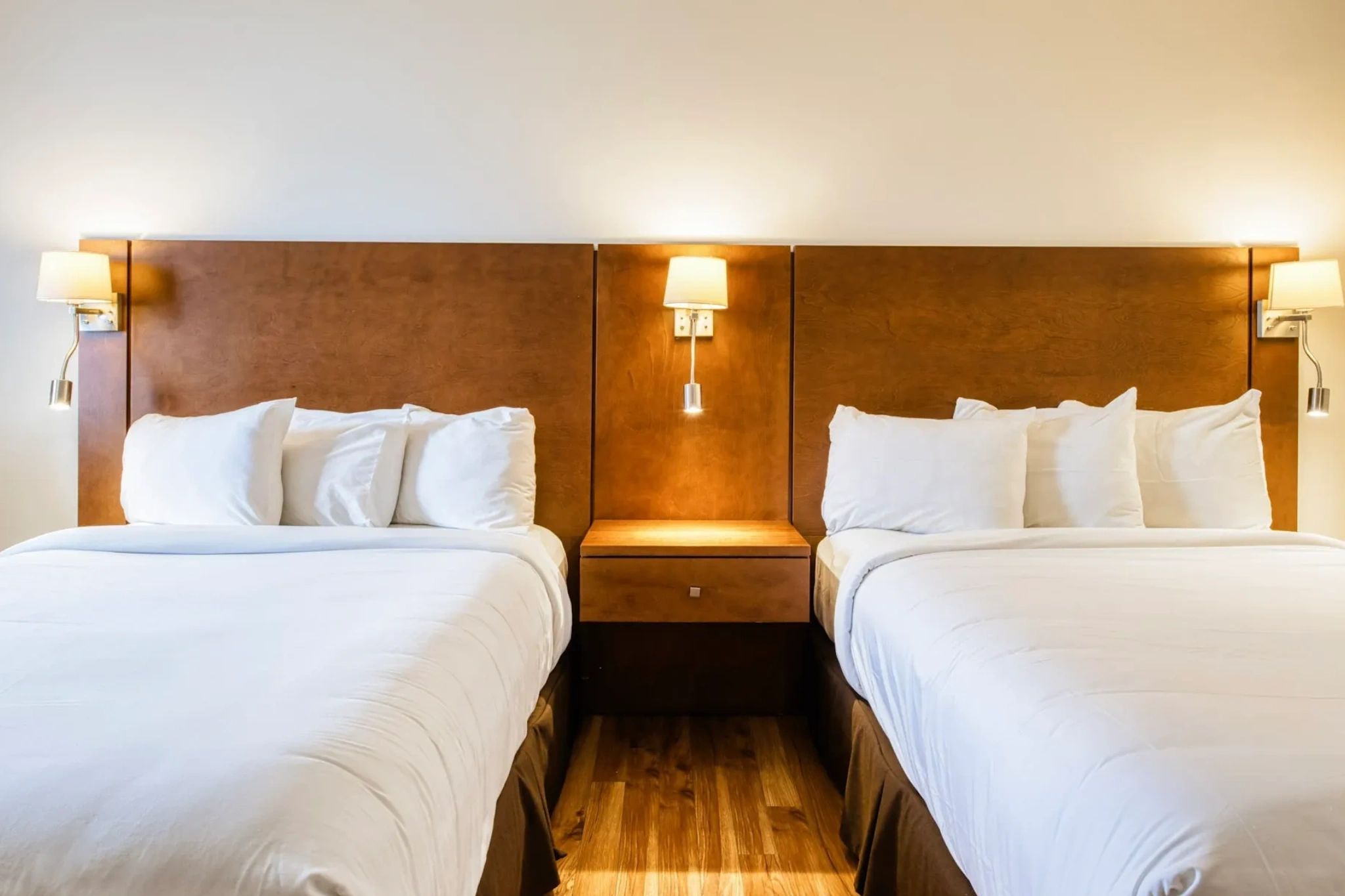 CONTACT | Motel Mistral