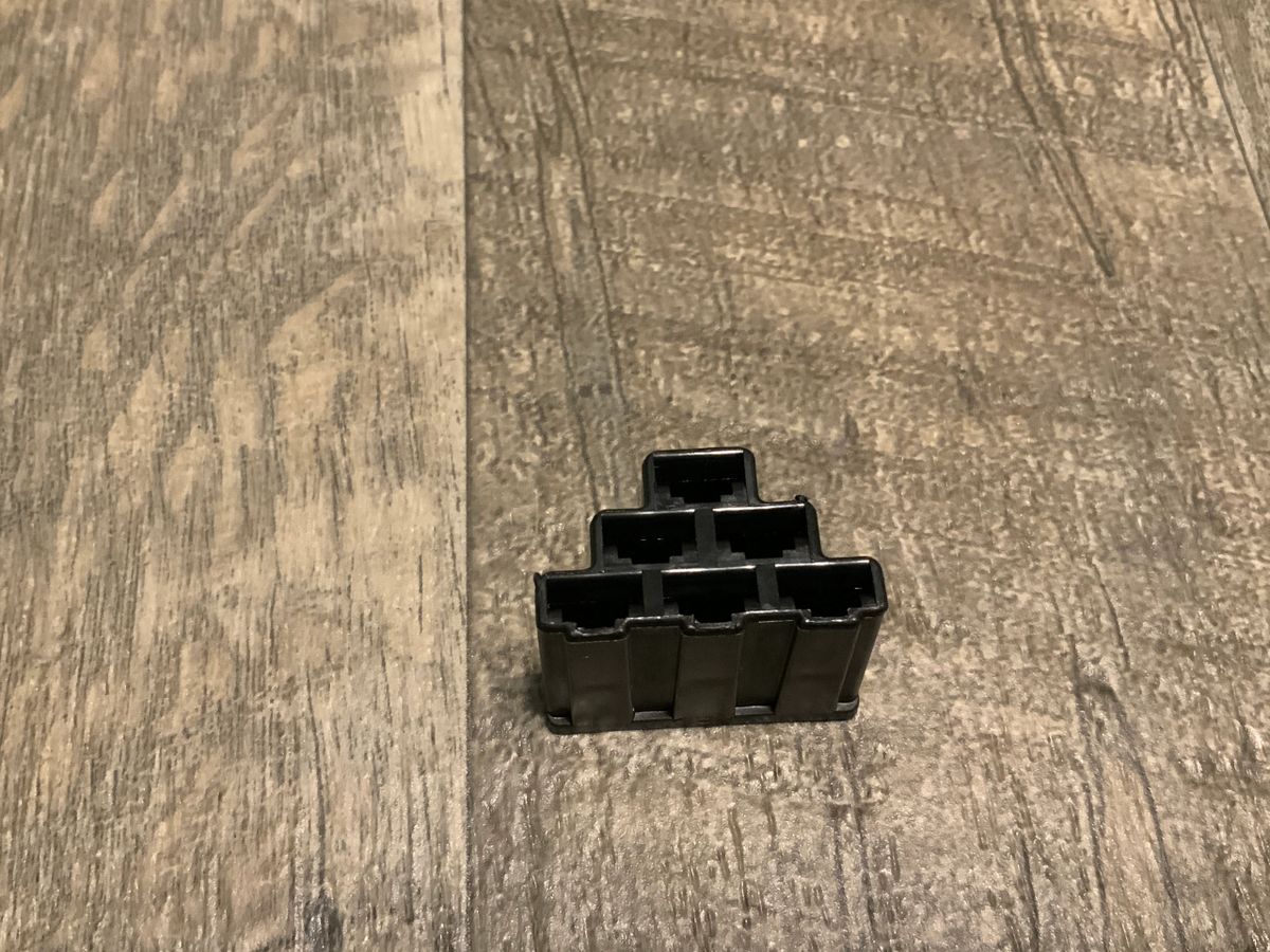 Terminal housing connector -6 way - black - female