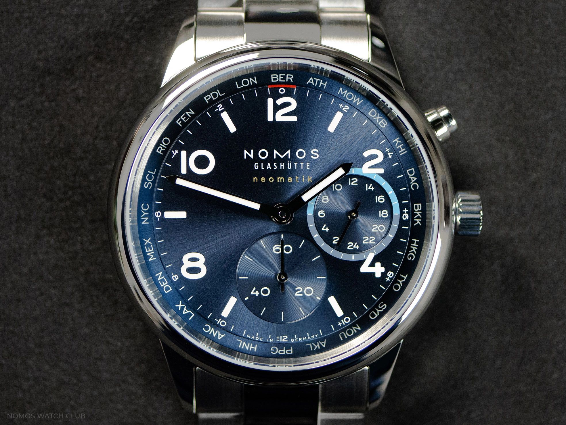 Hands-On: NOMOS Club Sport neomatik Worldtimer - Blue - Ref. 790