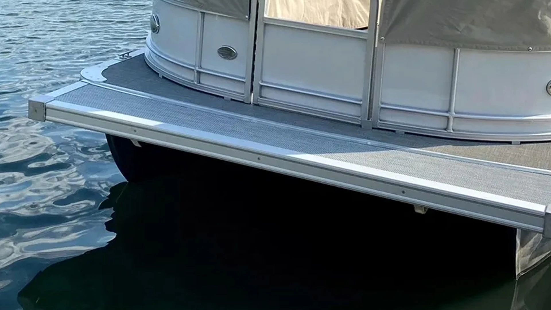 PORTABLE COOLER TABLE