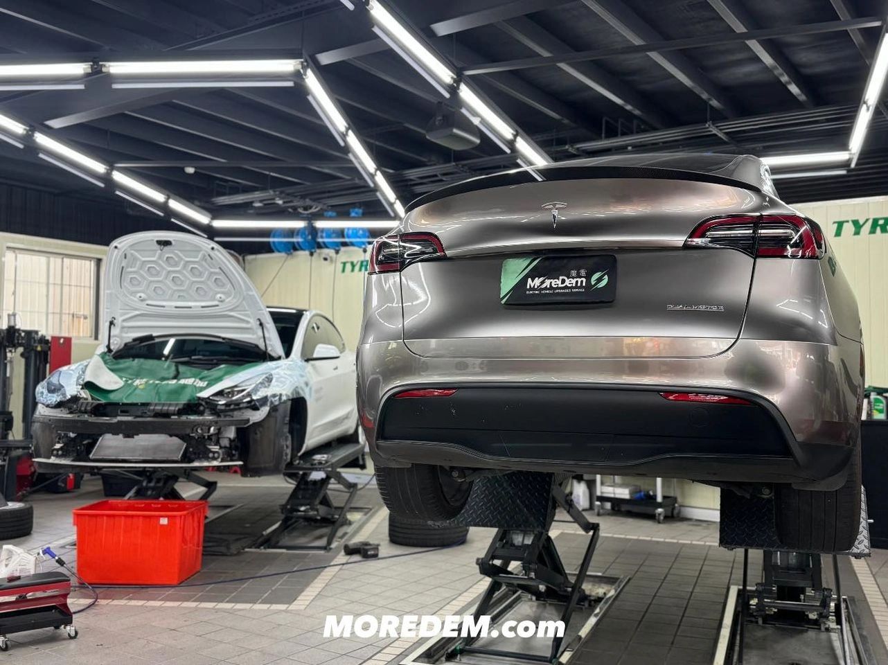 Tesla Model Y Performance 《Atlas Force UHP 275/35R21》