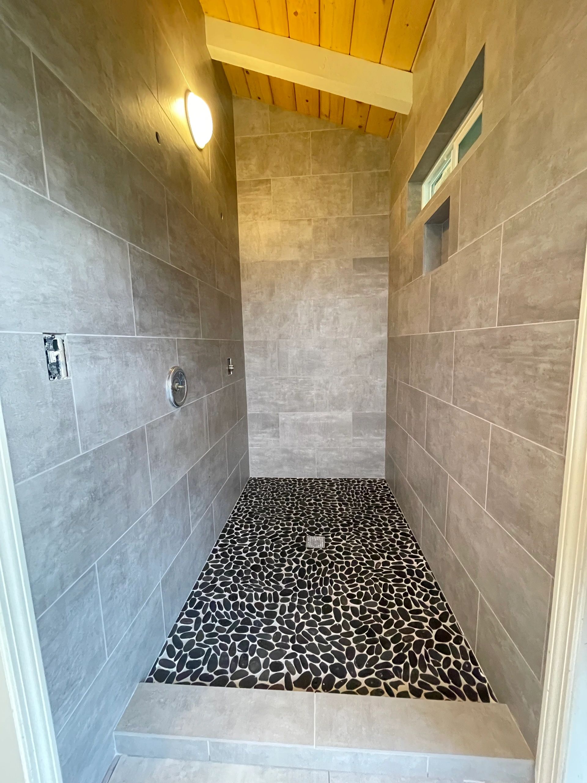 INI TILE LLC