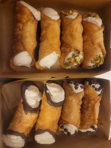 Chicoli's Cannolis