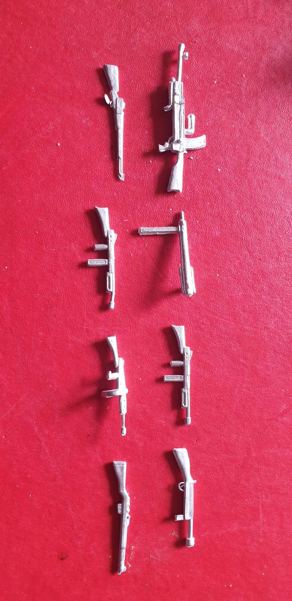 WW2 hand weapons for swopped figures