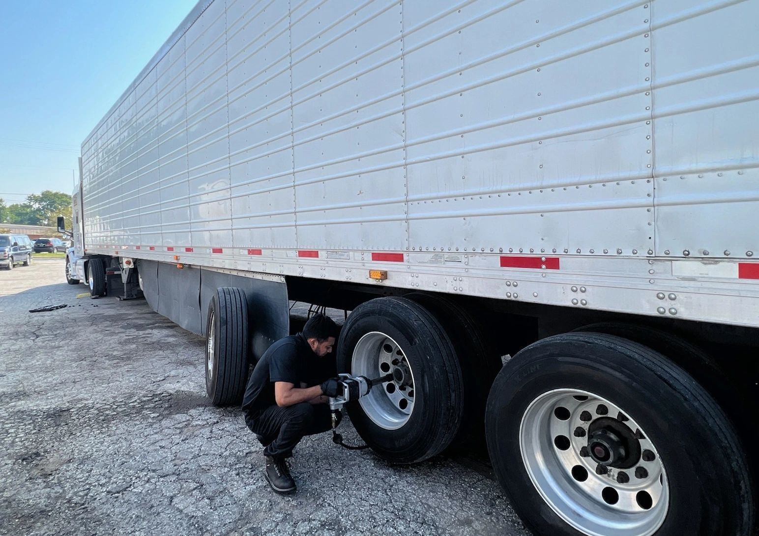 We now change SEMI-TRUCK tires!