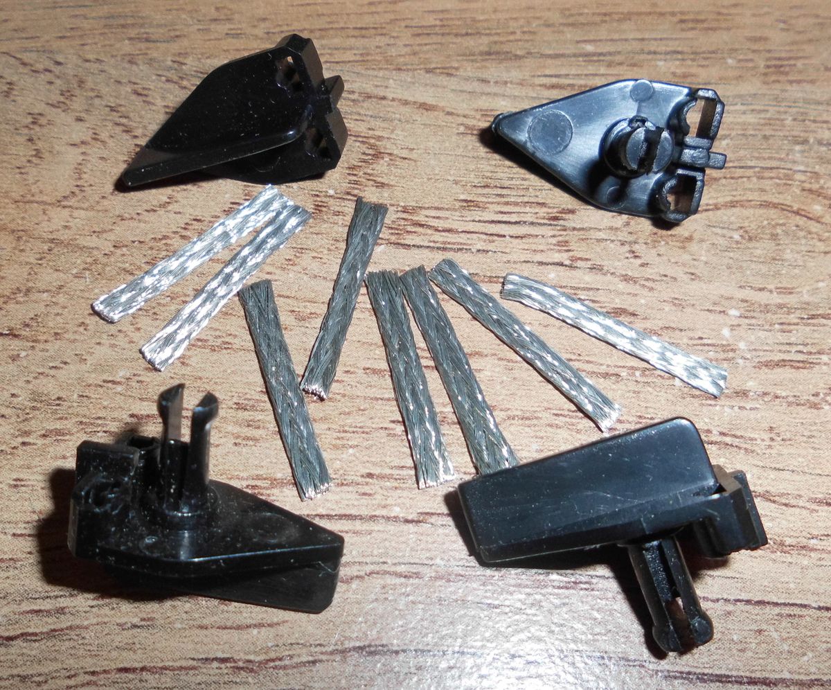 4 Scalextric G23 older style long stem guide blades with braids (NEW)