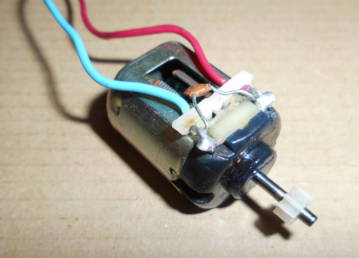 Excellent used vintage open can Mabuchi motor with wires