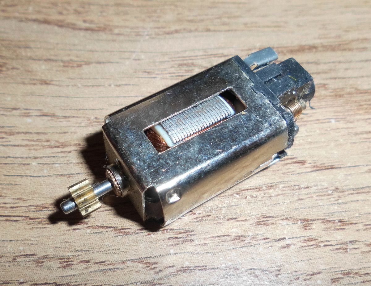 Excellent used SCX motor with brass pinion
