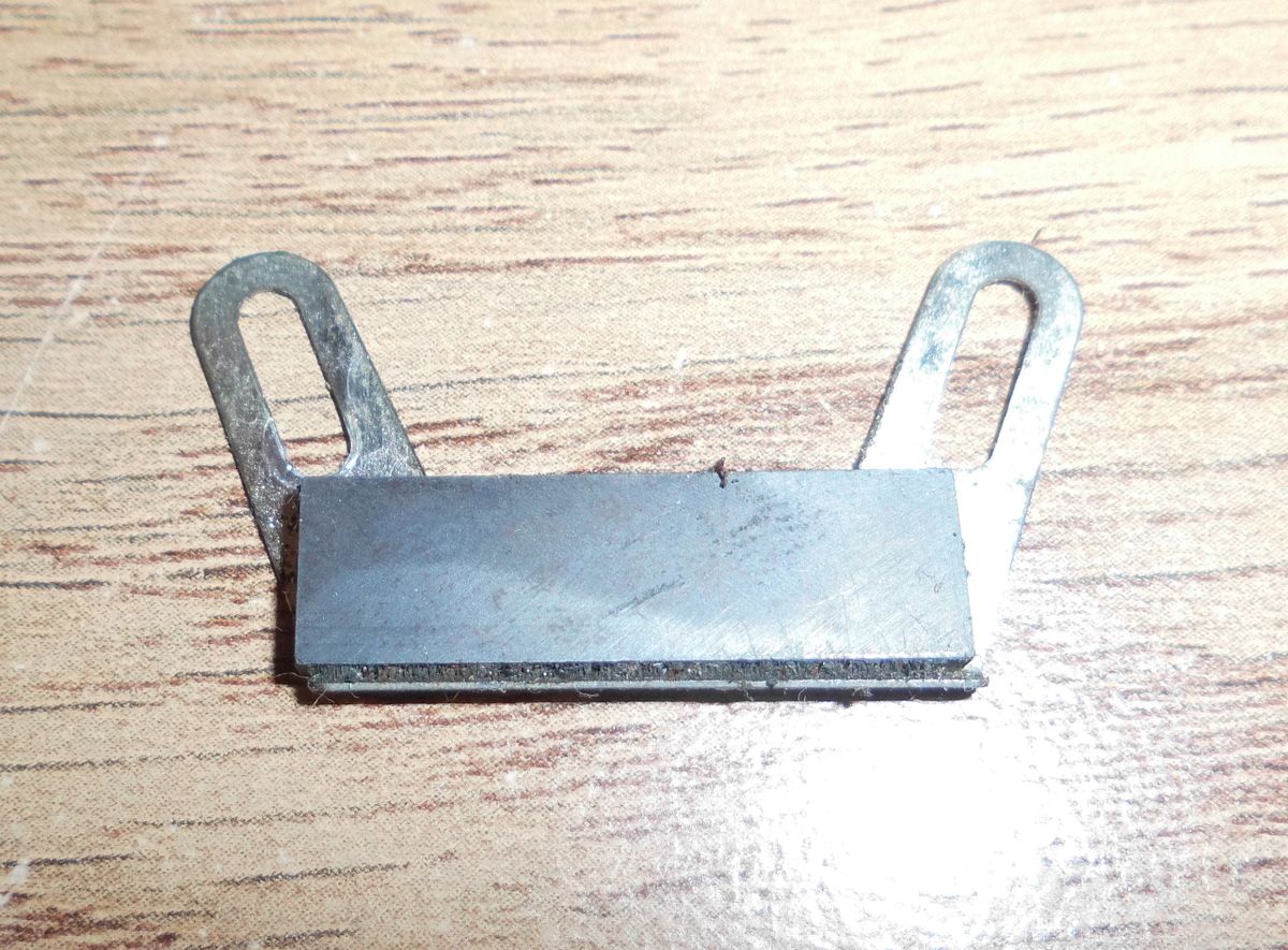 Vintage magnet with carrier