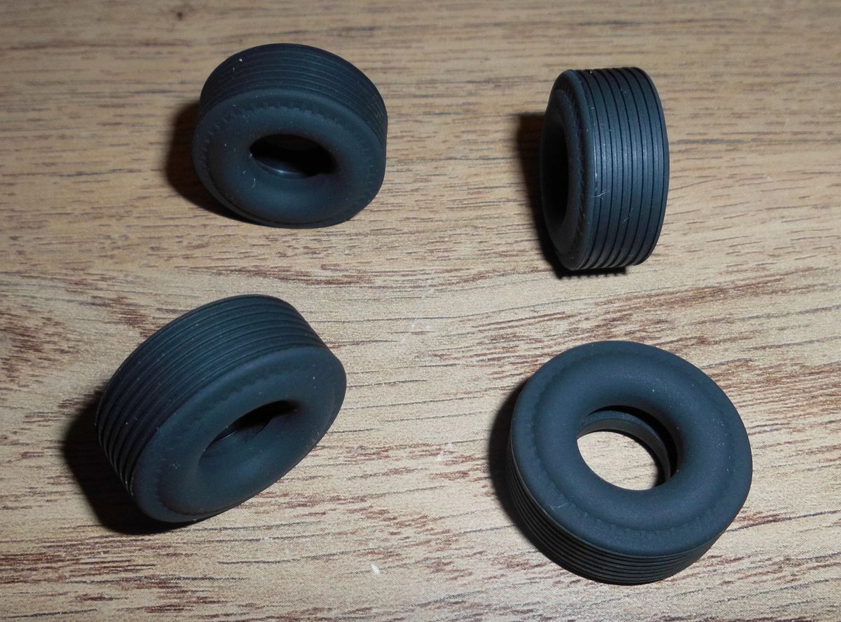 R. 4 Scalextric super grippy Power Sledge rear car tyres C5 C6 C8 C9 ...