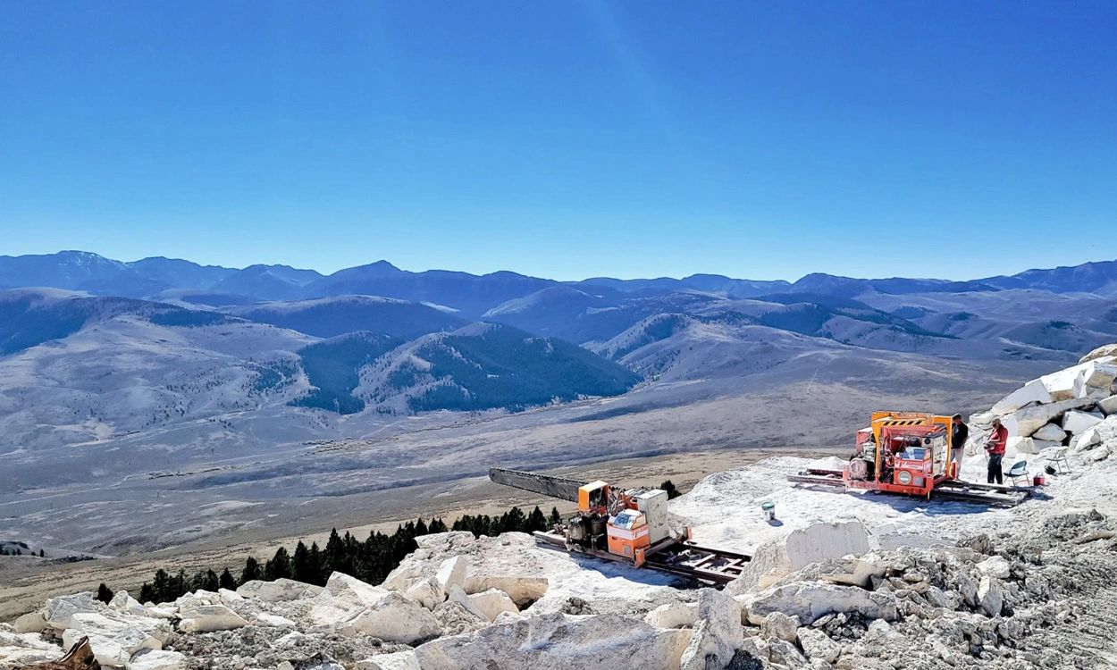 Yellowstone Rock - Travertine, Quarry, Architectural Stone