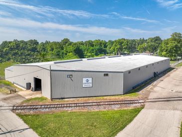 High-Quality Lugger Hoists and Roll Offs | Converto Manufacturing