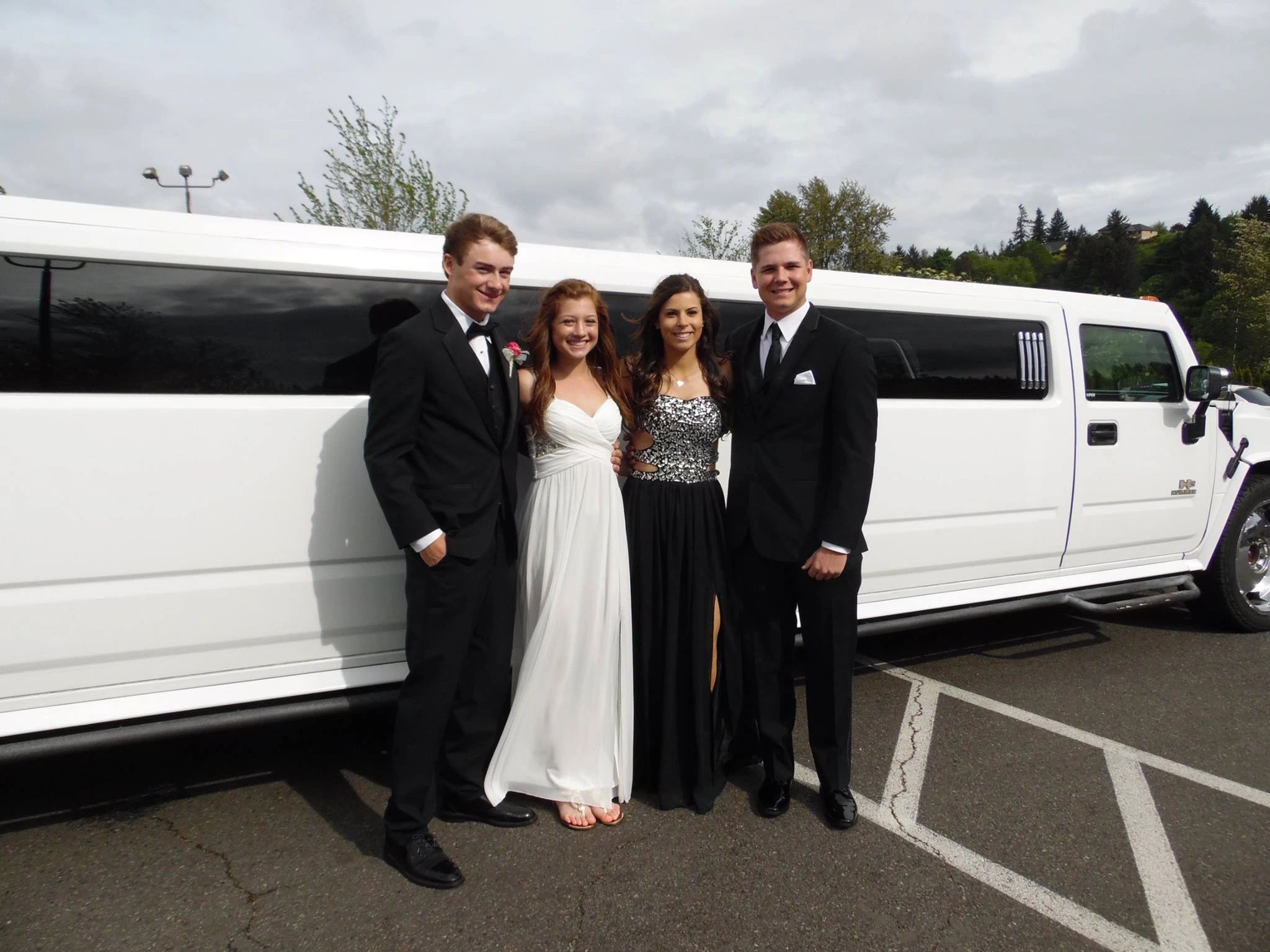 Starlight Limousine Services - Limousine, Party Bus, Town Car