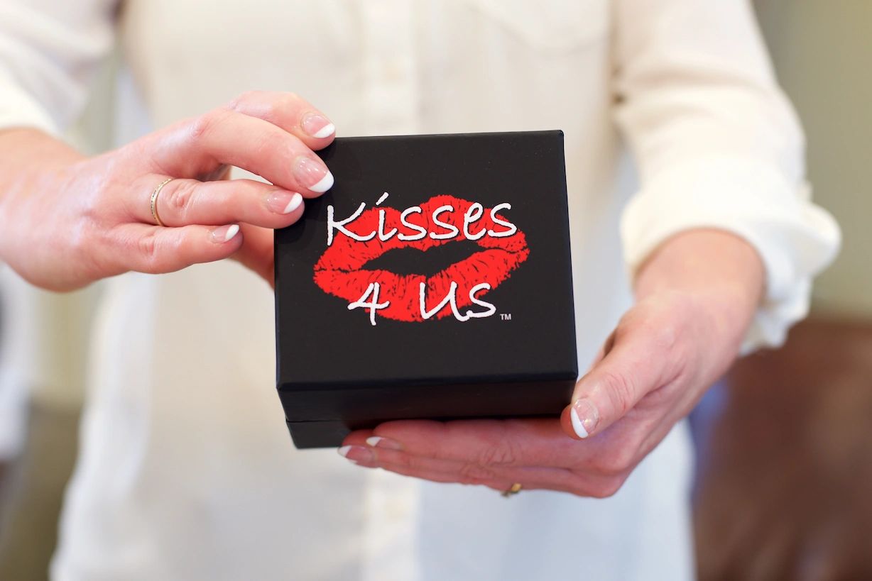 Find the Perfect Romantic Gift with Kisses 4 Us