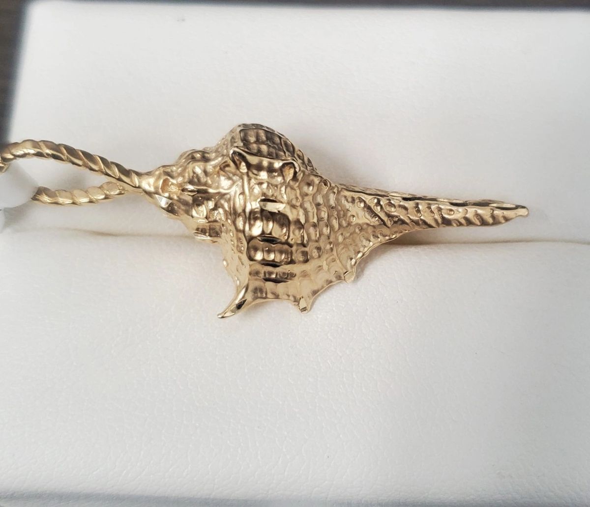 14K Estate shell charm