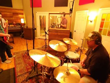 Discover New Songs by Andrew Moore & Hooch