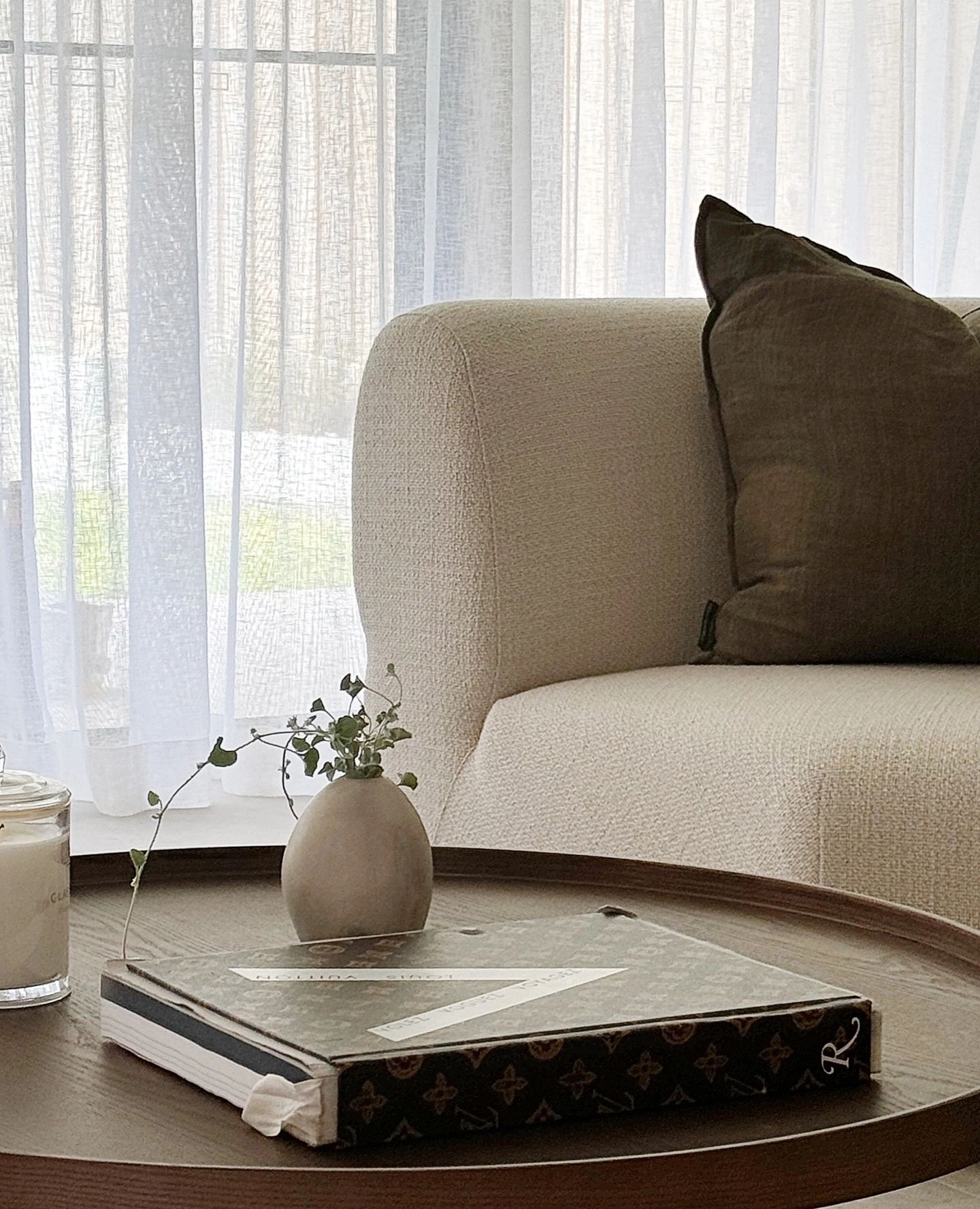 Interior Designer Laura - E-Decorating, Stylist