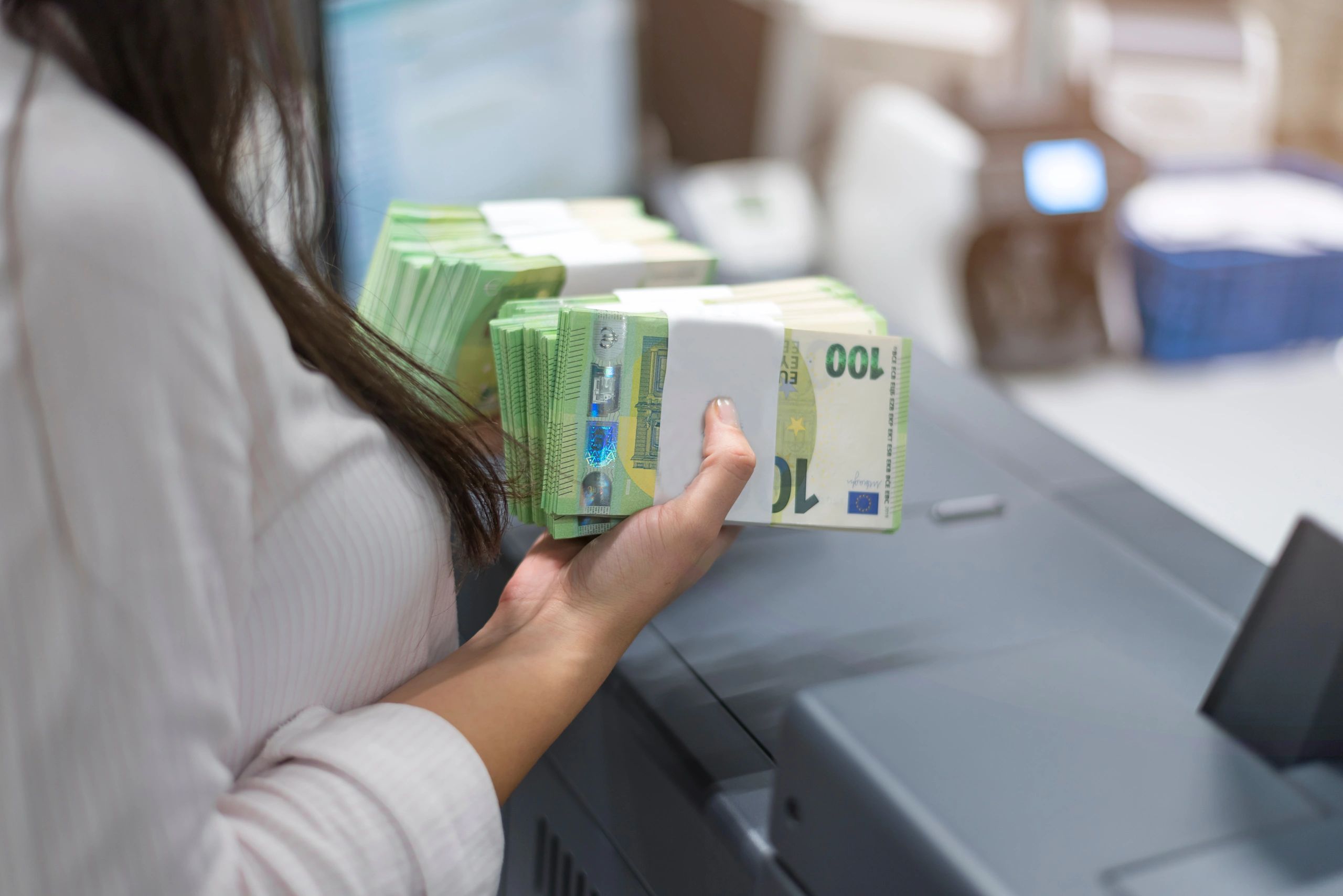 How to handle large cash deposits in the cannabis industry